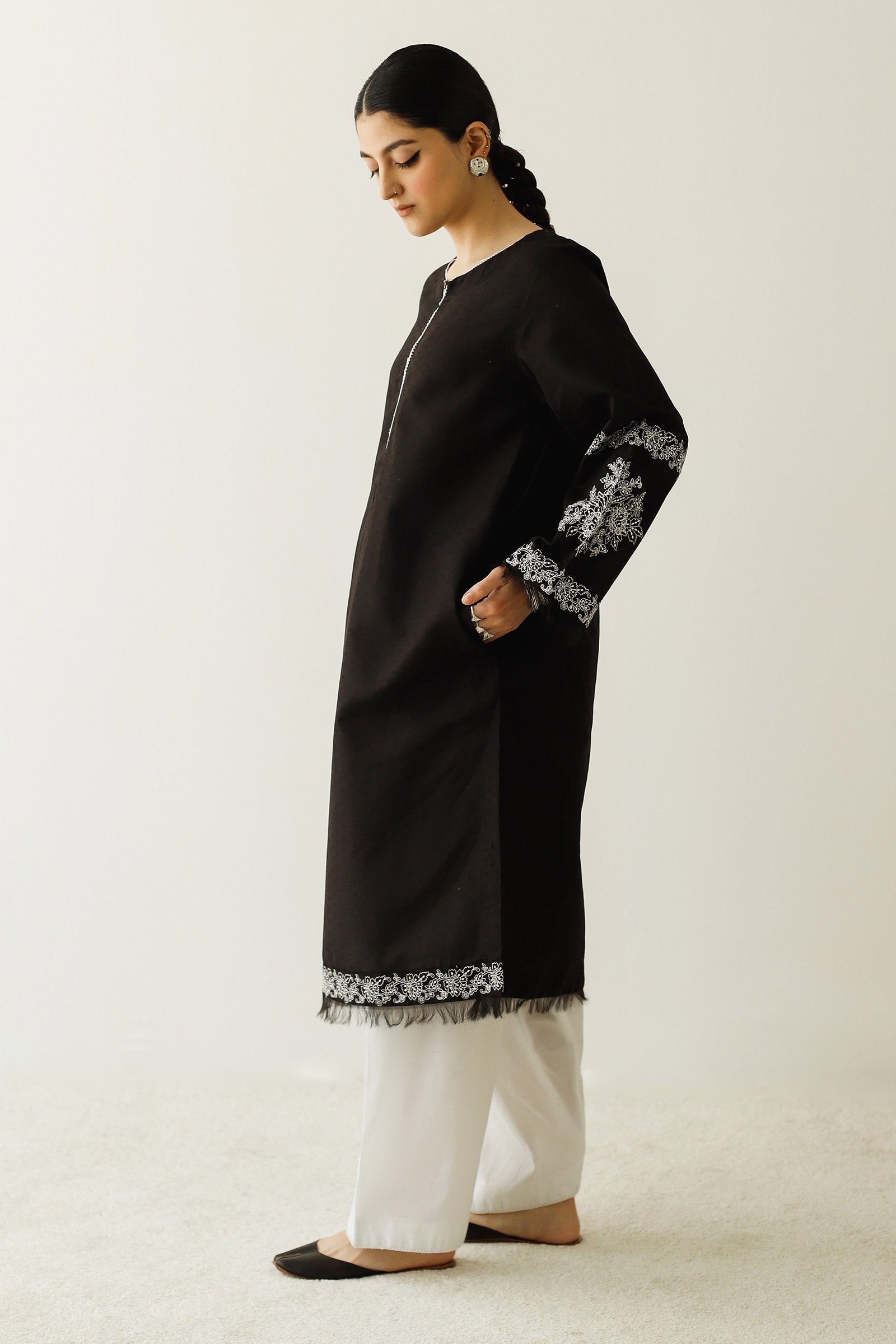 B017– Zara Shahjahan